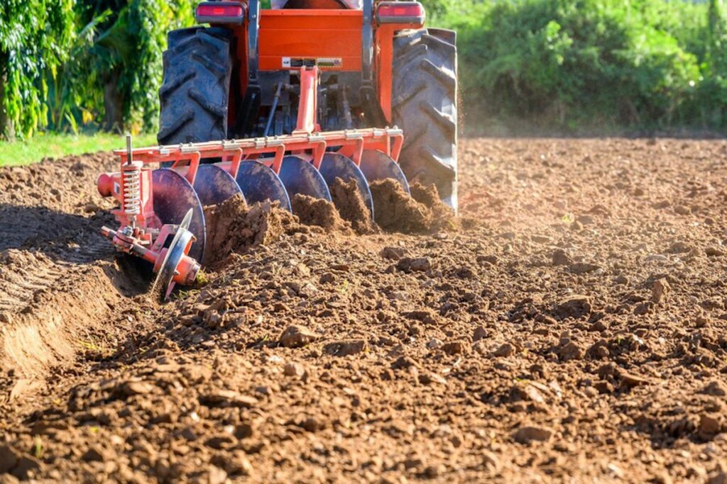 Prix pour faire labourer un terrain : ce qu'il faut savoir
